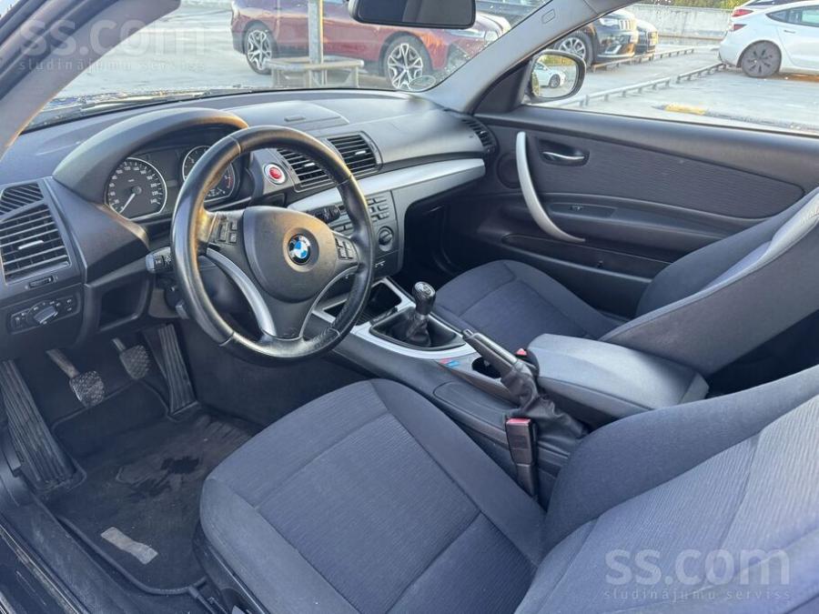 Black BMW 118 2010 in Riga, with an engine capacity of 2.00 L and mileage of 254 thousand km for 5100 €, photo 7 on AUTOMOTO.COM.LV