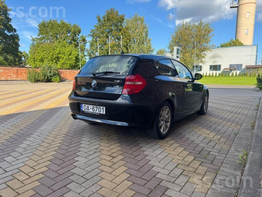 Melns BMW 118 2010 Preiļi, ar dzinēja tilpumu 2.00 L un nobraukumu 207 tūkst. km par 3500 €, foto 3 vietnē AUTOMOTO.COM.LV