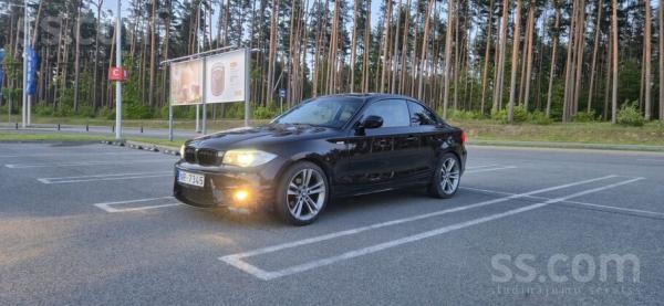Melns BMW 118 2011 Rīga, ar dzinēja tilpumu 2.00 L un nobraukumu 296 tūkst. km par 6500 €, foto 4 vietnē AUTOMOTO.COM.LV