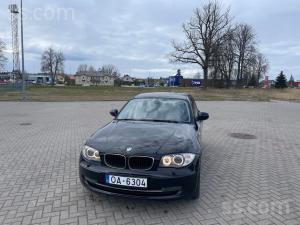 Black BMW 118 2011 in Valmiera, with an engine capacity of 2.00 L and mileage of 278 thousand km for 3800 €, photo 4 on AUTOMOTO.COM.LV