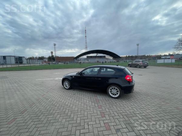 Черный БМВ 118 2011 в Валмиера, объемом двигателя 2.00 л и пробегом 278 тыс. км за 3800 €, фото 5 на AUTOMOTO.COM.LV
