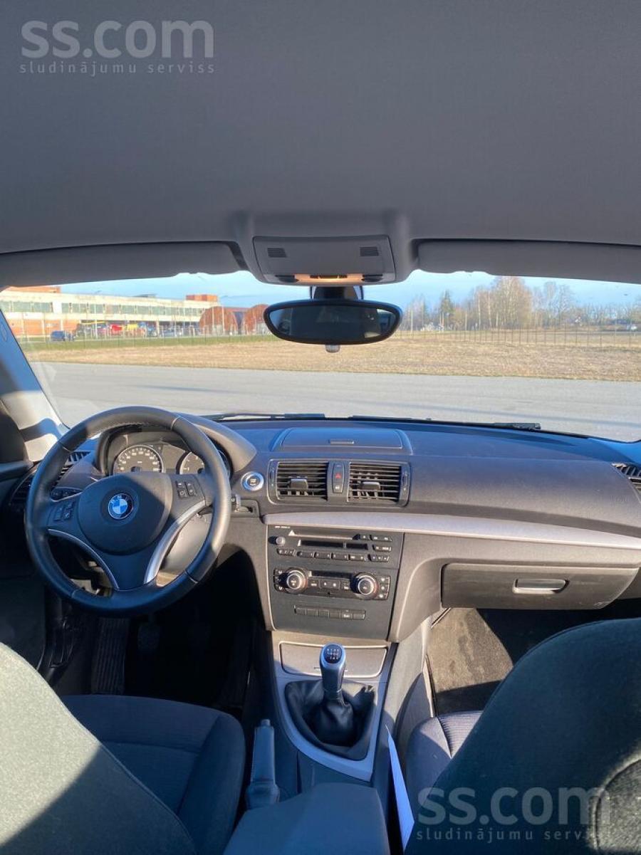 Black BMW 118 2011 in Valmiera, with an engine capacity of 2.00 L and mileage of 278 thousand km for 3800 €, photo 7 on AUTOMOTO.COM.LV