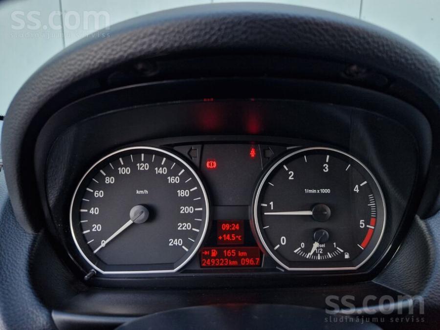Melns BMW 118 2014 Bauska, ar dzinēja tilpumu 2.00 L un nobraukumu 249 tūkst. km par 5990 €, foto 23 vietnē AUTOMOTO.COM.LV