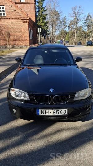 Melns BMW 118 2003 Valmiera, ar dzinēja tilpumu 2.00 L un nobraukumu 289 tūkst. km par 2500 €, foto  vietnē AUTOMOTO.COM.LV