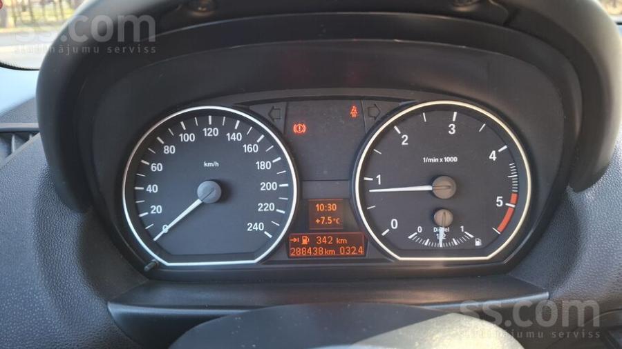 Melns BMW 118 2003 Valmiera, ar dzinēja tilpumu 2.00 L un nobraukumu 289 tūkst. km par 2500 €, foto 5 vietnē AUTOMOTO.COM.LV