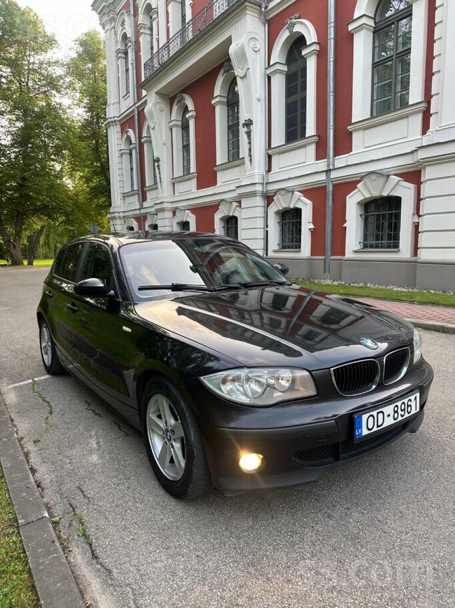 Black BMW 118 2004 in Jelgava, with an engine capacity of 2.00 L and mileage of 322 thousand km for 2550 €, photo 1 on AUTOMOTO.COM.LV