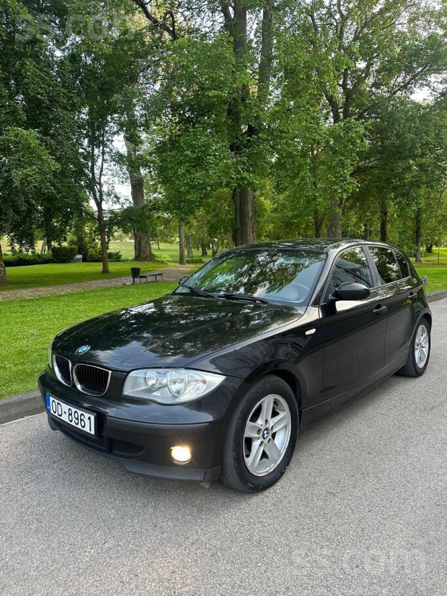 Black BMW 118 2004 in Jelgava, with an engine capacity of 2.00 L and mileage of 322 thousand km for 2550 €, photo 3 on AUTOMOTO.COM.LV