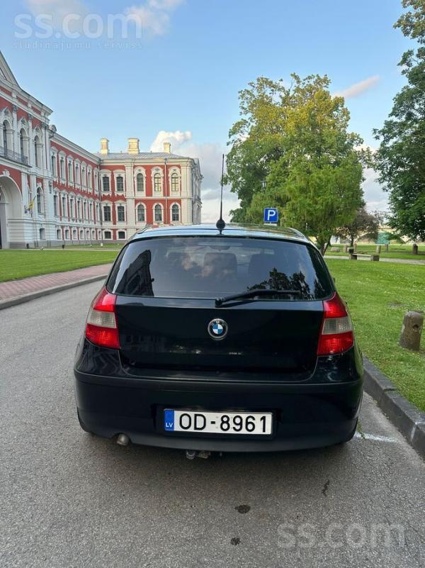 Black BMW 118 2004 in Jelgava, with an engine capacity of 2.00 L and mileage of 322 thousand km for 2550 €, photo 5 on AUTOMOTO.COM.LV