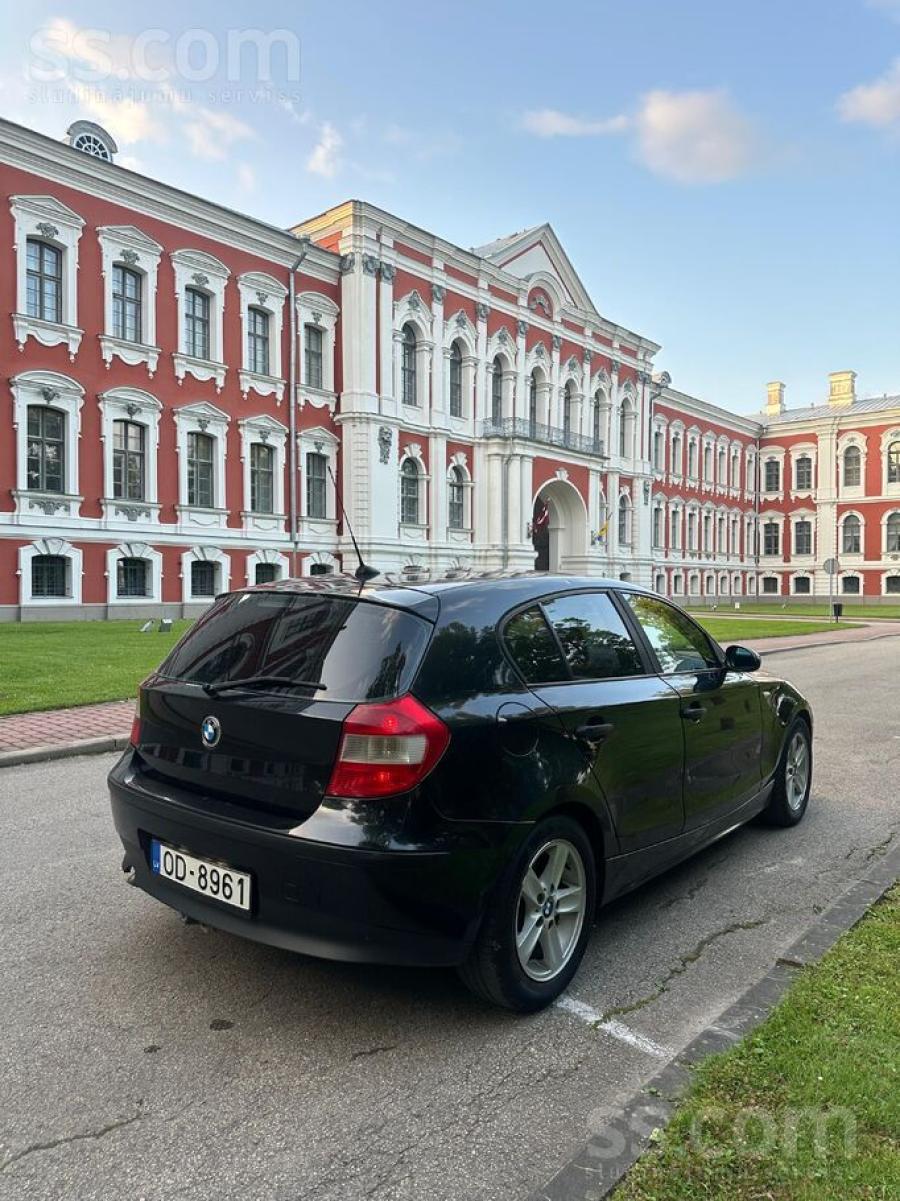 Black BMW 118 2004 in Jelgava, with an engine capacity of 2.00 L and mileage of 322 thousand km for 2550 €, photo 6 on AUTOMOTO.COM.LV