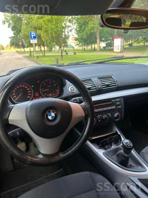 Black BMW 118 2004 in Jelgava, with an engine capacity of 2.00 L and mileage of 322 thousand km for 2550 €, photo 9 on AUTOMOTO.COM.LV