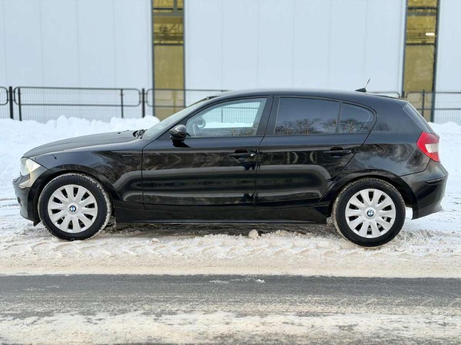 Black BMW 118 2004 in Vilnius, with an engine capacity of 2.00 L and mileage of 264 thousand km for 2500 €, photo 5 on AUTOMOTO.COM.LV