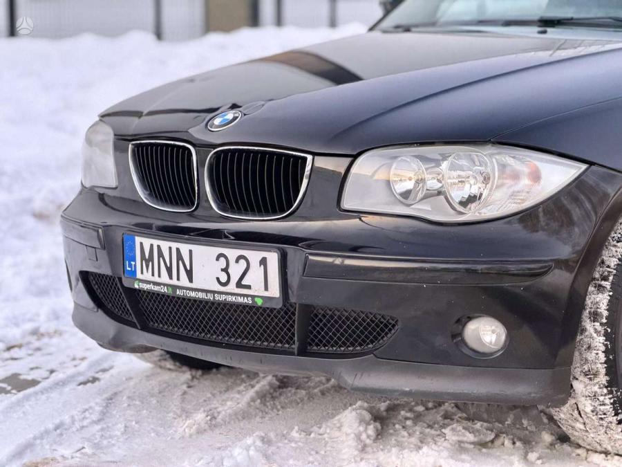 Black BMW 118 2004 in Vilnius, with an engine capacity of 2.00 L and mileage of 264 thousand km for 2500 €, photo 10 on AUTOMOTO.COM.LV