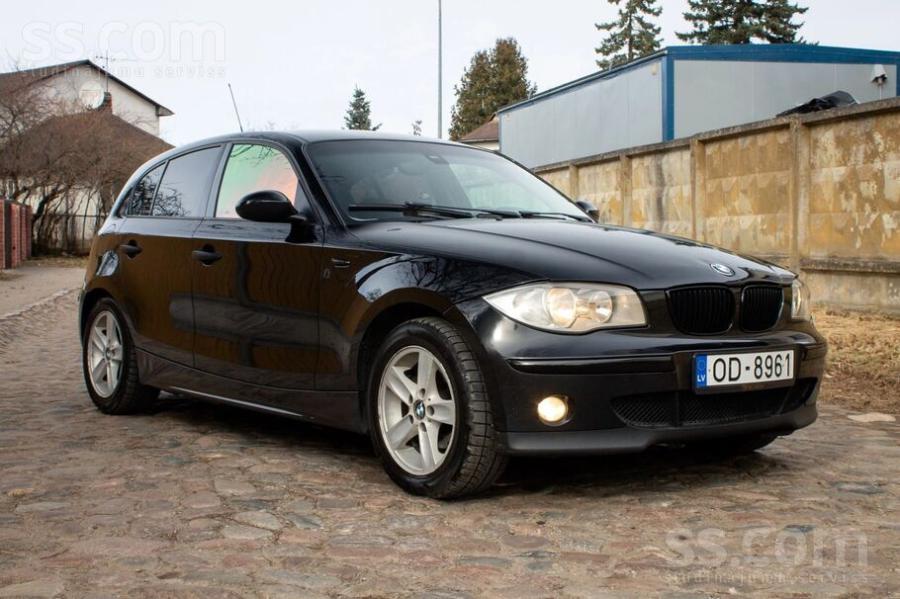 Black BMW 118 2004 in Jelgava, with an engine capacity of 2.00 L and mileage of 362 thousand km for 3190 €, photo 1 on AUTOMOTO.COM.LV