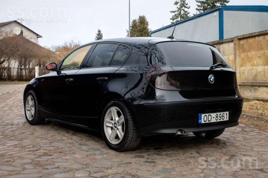 Black BMW 118 2004 in Jelgava, with an engine capacity of 2.00 L and mileage of 362 thousand km for 3190 €, photo 5 on AUTOMOTO.COM.LV