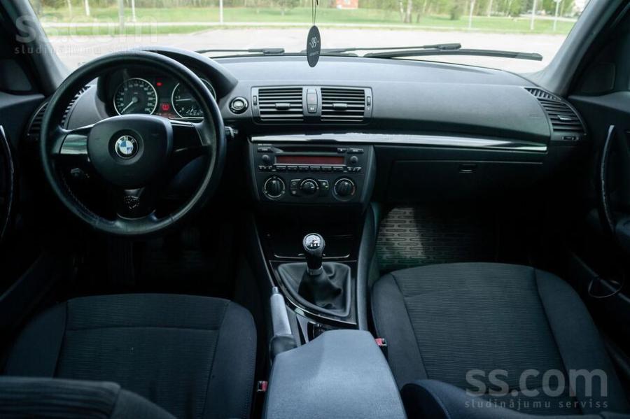 Black BMW 118 2004 in Jelgava, with an engine capacity of 2.00 L and mileage of 362 thousand km for 3190 €, photo 9 on AUTOMOTO.COM.LV