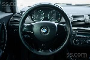 Black BMW 118 2004 in Jelgava, with an engine capacity of 2.00 L and mileage of 362 thousand km for 3190 €, photo 10 on AUTOMOTO.COM.LV
