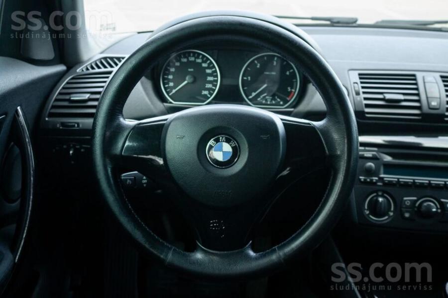 Black BMW 118 2004 in Jelgava, with an engine capacity of 2.00 L and mileage of 362 thousand km for 3190 €, photo 10 on AUTOMOTO.COM.LV