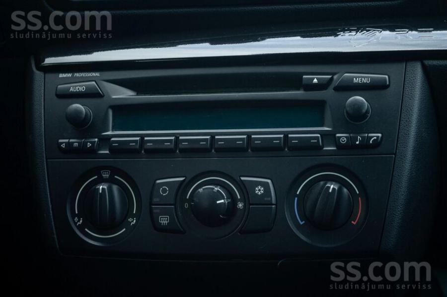 Black BMW 118 2004 in Jelgava, with an engine capacity of 2.00 L and mileage of 362 thousand km for 3190 €, photo 12 on AUTOMOTO.COM.LV