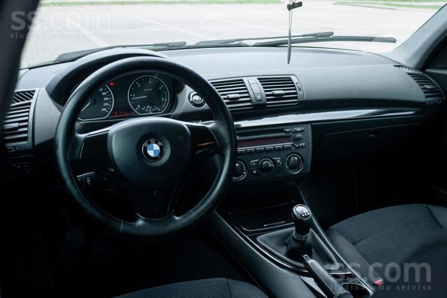 Black BMW 118 2004 in Jelgava, with an engine capacity of 2.00 L and mileage of 362 thousand km for 3190 €, photo 16 on AUTOMOTO.COM.LV