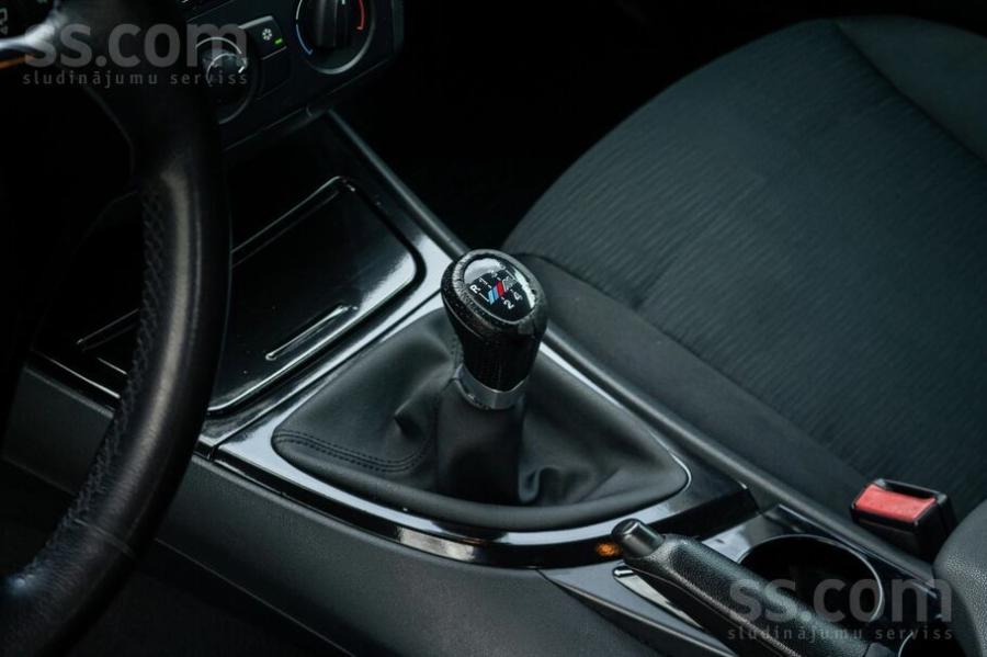 Black BMW 118 2004 in Jelgava, with an engine capacity of 2.00 L and mileage of 362 thousand km for 3190 €, photo 17 on AUTOMOTO.COM.LV