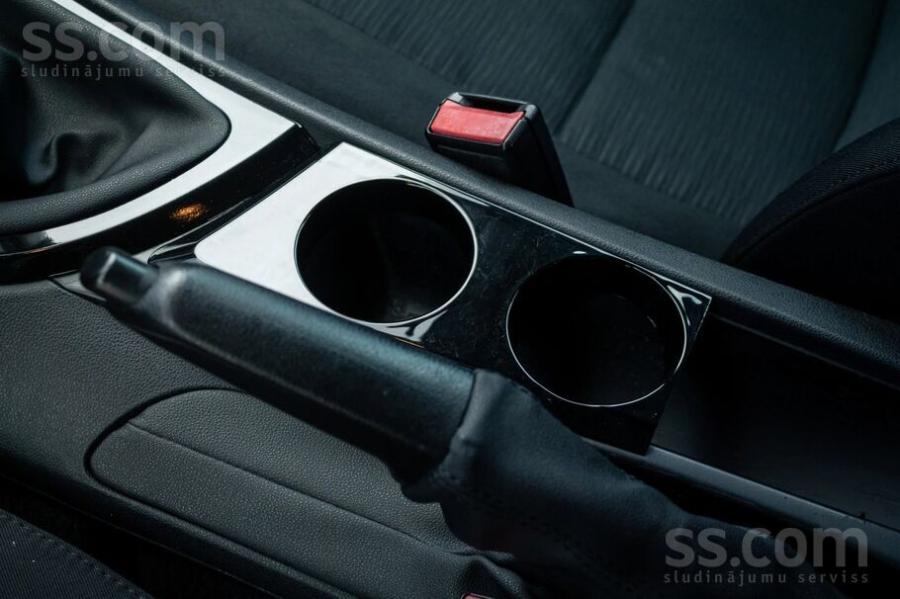 Black BMW 118 2004 in Jelgava, with an engine capacity of 2.00 L and mileage of 362 thousand km for 3190 €, photo 18 on AUTOMOTO.COM.LV