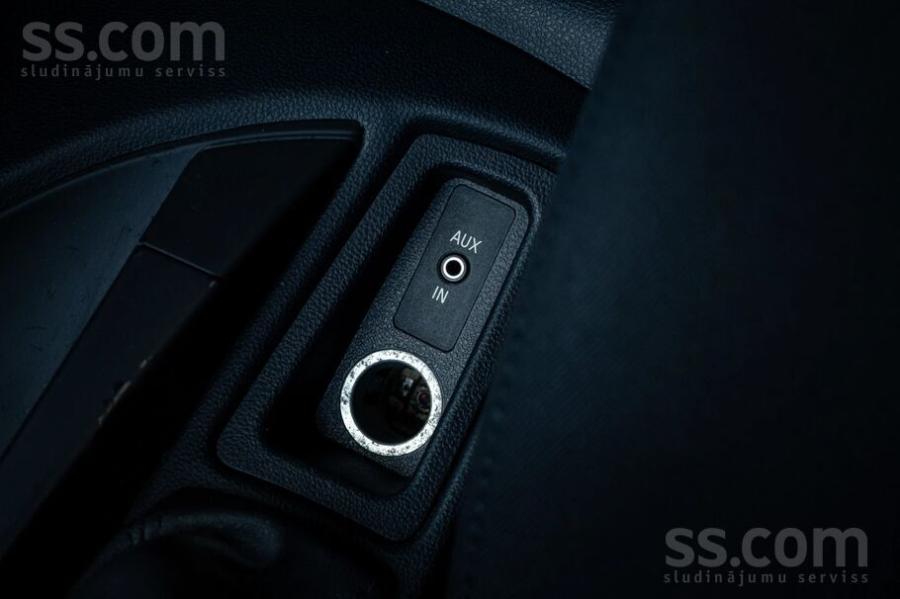 Black BMW 118 2004 in Jelgava, with an engine capacity of 2.00 L and mileage of 362 thousand km for 3190 €, photo 19 on AUTOMOTO.COM.LV