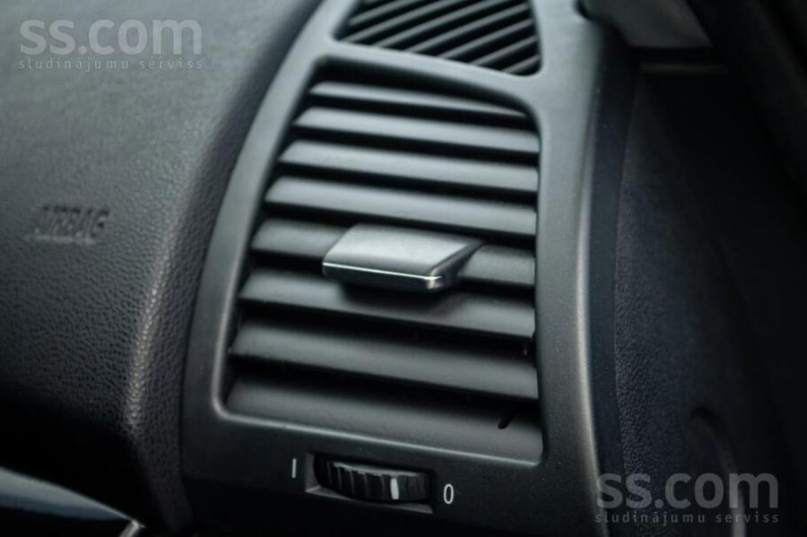 Black BMW 118 2004 in Jelgava, with an engine capacity of 2.00 L and mileage of 362 thousand km for 3190 €, photo 22 on AUTOMOTO.COM.LV