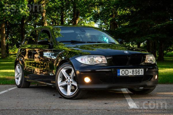 Black BMW 118 2004 in Jelgava, with an engine capacity of 2.00 L and mileage of 360 thousand km for 3290 €, photo 1 on AUTOMOTO.COM.LV
