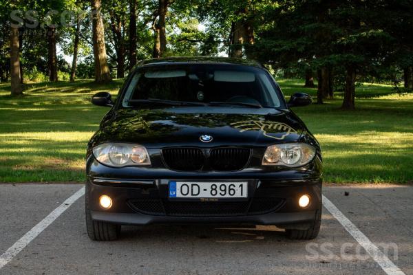 Black BMW 118 2004 in Jelgava, with an engine capacity of 2.00 L and mileage of 360 thousand km for 3290 €, photo 2 on AUTOMOTO.COM.LV
