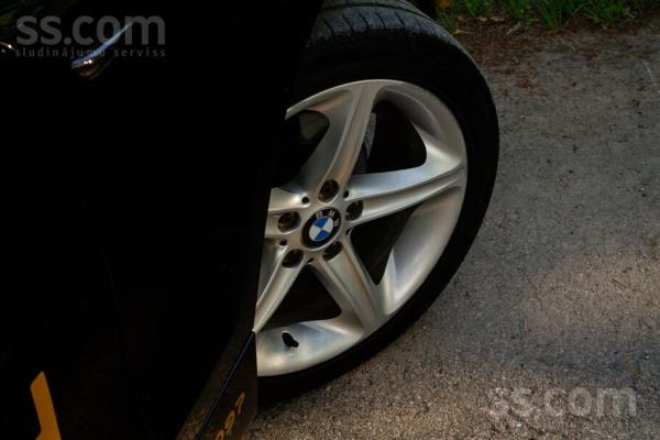 Black BMW 118 2004 in Jelgava, with an engine capacity of 2.00 L and mileage of 360 thousand km for 3290 €, photo 8 on AUTOMOTO.COM.LV