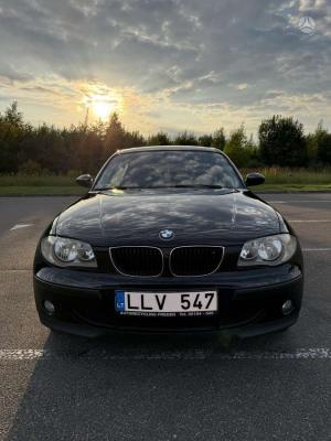 Melns BMW 118 2004 Viļņa, ar dzinēja tilpumu 2.00 L un nobraukumu 235 tūkst. km par 2700 €, foto  vietnē AUTOMOTO.COM.LV