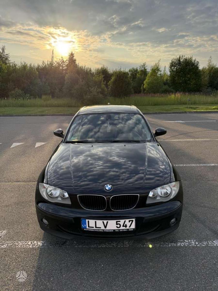 Melns BMW 118 2004 Viļņa, ar dzinēja tilpumu 2.00 L un nobraukumu 235 tūkst. km par 2700 €, foto 4 vietnē AUTOMOTO.COM.LV
