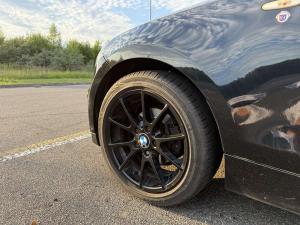 Melns BMW 118 2004 Viļņa, ar dzinēja tilpumu 2.00 L un nobraukumu 235 tūkst. km par 2700 €, foto 9 vietnē AUTOMOTO.COM.LV