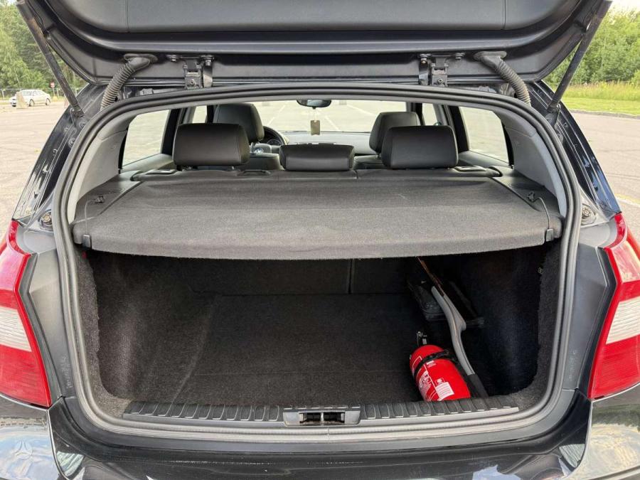 Melns BMW 118 2004 Viļņa, ar dzinēja tilpumu 2.00 L un nobraukumu 235 tūkst. km par 2700 €, foto 13 vietnē AUTOMOTO.COM.LV