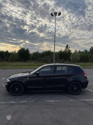 Melns BMW 118 2004 Viļņa, ar dzinēja tilpumu 2.00 L un nobraukumu 235 tūkst. km par 2700 €, foto 16 vietnē AUTOMOTO.COM.LV