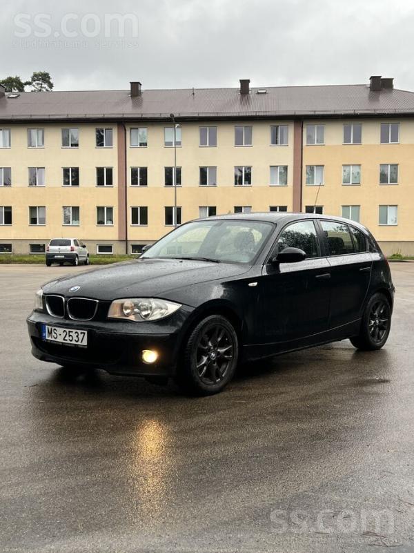 Black BMW 118 2004 in Riga, with an engine capacity of 2.00 L and mileage of 410 thousand km for 1950 €, photo 1 on AUTOMOTO.COM.LV