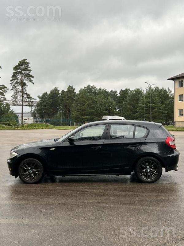 Black BMW 118 2004 in Riga, with an engine capacity of 2.00 L and mileage of 410 thousand km for 1950 €, photo 8 on AUTOMOTO.COM.LV