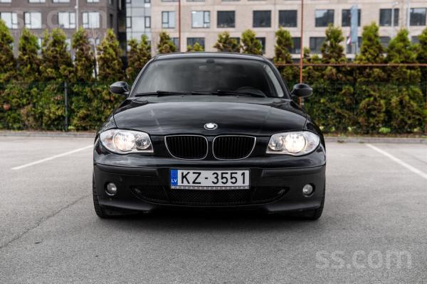 Black BMW 118 2005 in Riga, with an engine capacity of 2.00 L and mileage of 358 thousand km for 3490 €, photo 2 on AUTOMOTO.COM.LV