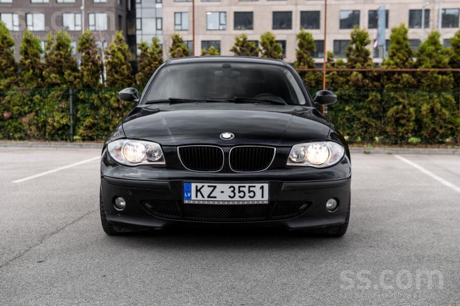 Black BMW 118 2005 in Riga, with an engine capacity of 2.00 L and mileage of 358 thousand km for 2150 €, photo 2 on AUTOMOTO.COM.LV