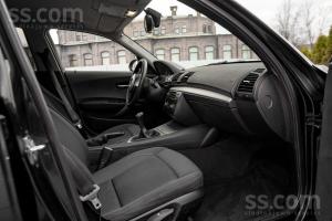 Black BMW 118 2005 in Riga, with an engine capacity of 2.00 L and mileage of 358 thousand km for 2150 €, photo 7 on AUTOMOTO.COM.LV