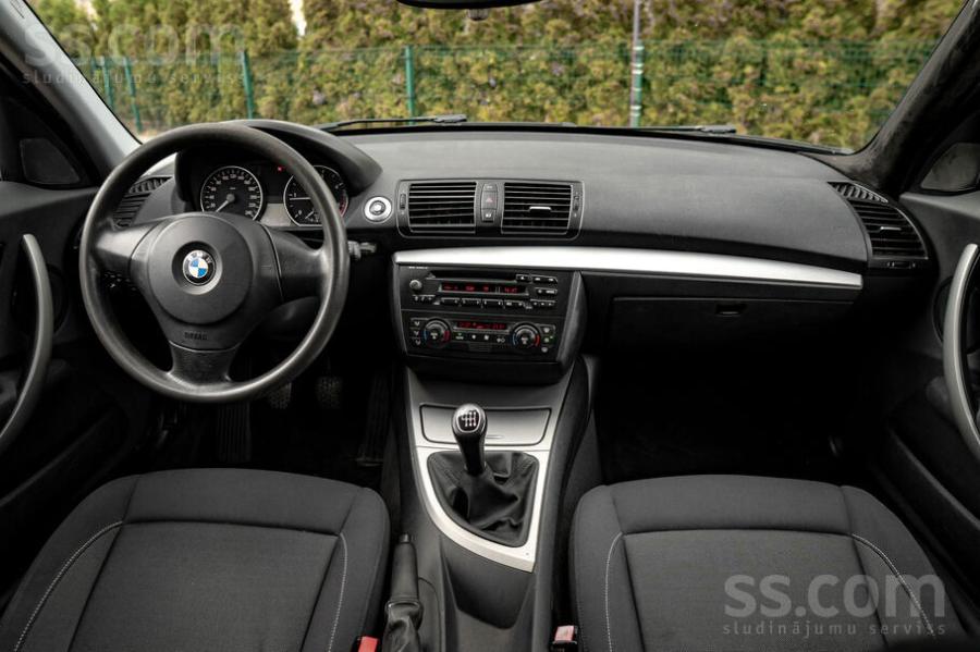 Black BMW 118 2005 in Riga, with an engine capacity of 2.00 L and mileage of 358 thousand km for 2150 €, photo 8 on AUTOMOTO.COM.LV