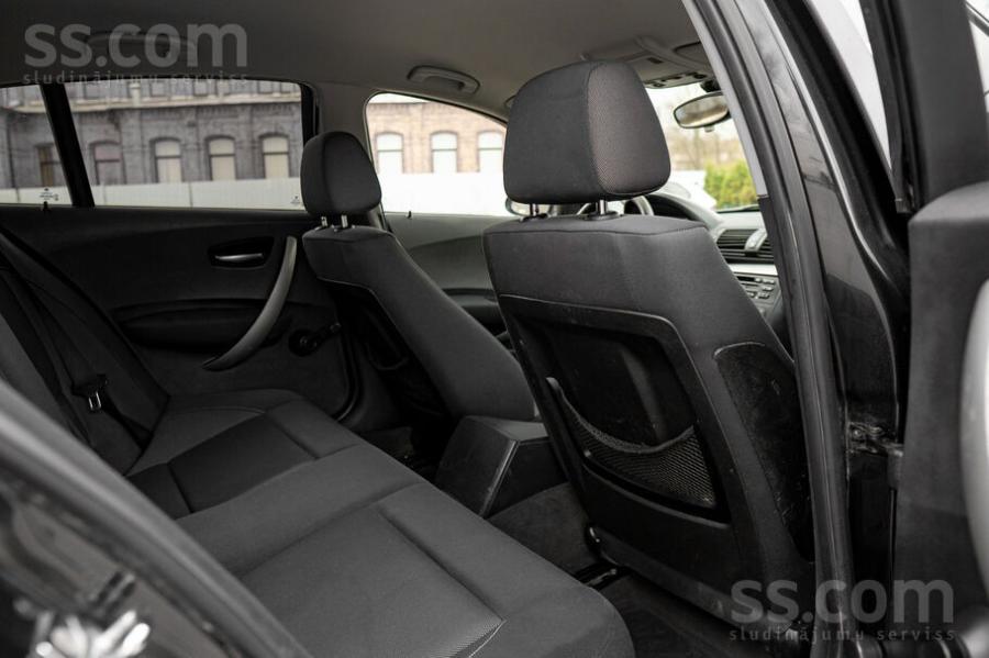Black BMW 118 2005 in Riga, with an engine capacity of 2.00 L and mileage of 358 thousand km for 2150 €, photo 9 on AUTOMOTO.COM.LV