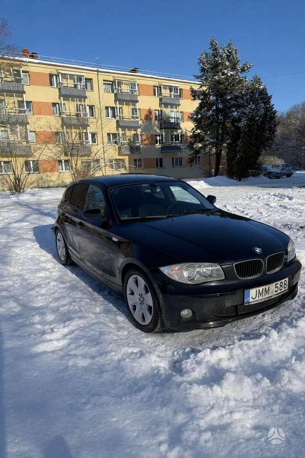 Black BMW 118 2005 in Kaunas, with an engine capacity of 2.00 L and mileage of 289 thousand km for 2300 €, photo 1 on AUTOMOTO.COM.LV