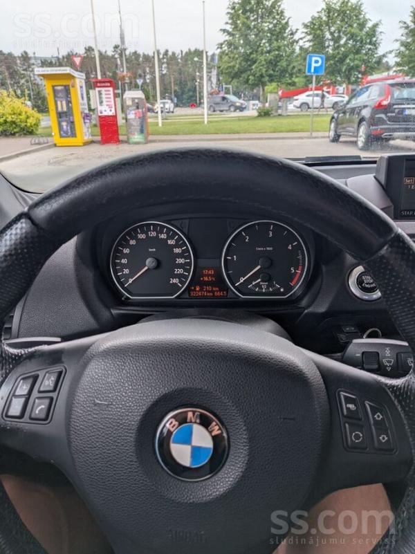 Black BMW 118 2005 in Riga, with an engine capacity of 2.00 L and mileage of 322 thousand km for 2500 €, photo 1 on AUTOMOTO.COM.LV