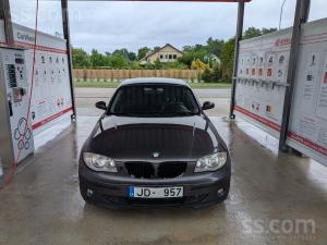 Black BMW 118 2005 in Riga, with an engine capacity of 2.00 L and mileage of 322 thousand km for 2500 €, photo 4 on AUTOMOTO.COM.LV