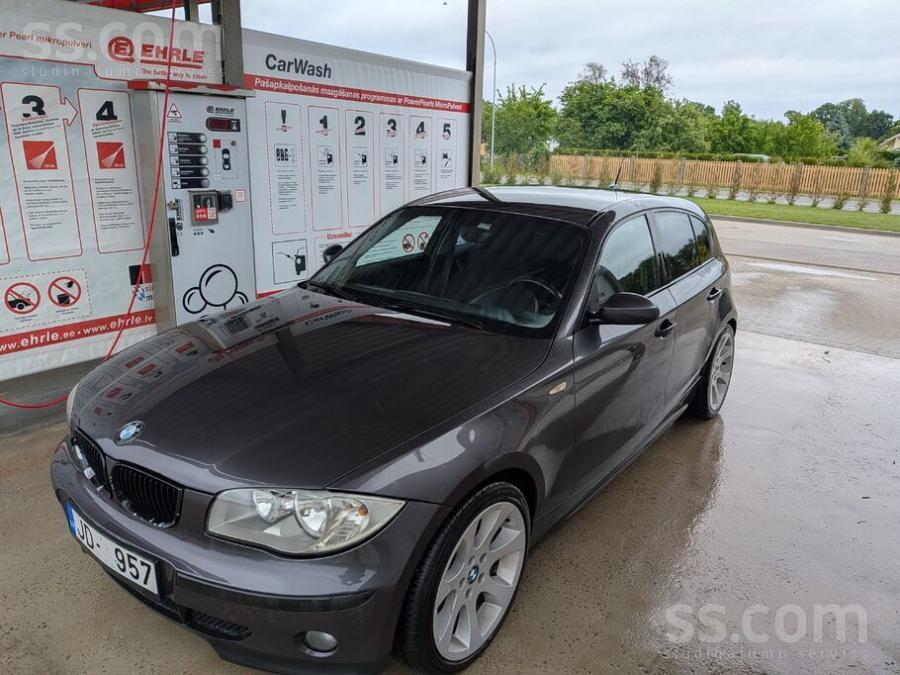 Black BMW 118 2005 in Riga, with an engine capacity of 2.00 L and mileage of 322 thousand km for 2500 €, photo 5 on AUTOMOTO.COM.LV