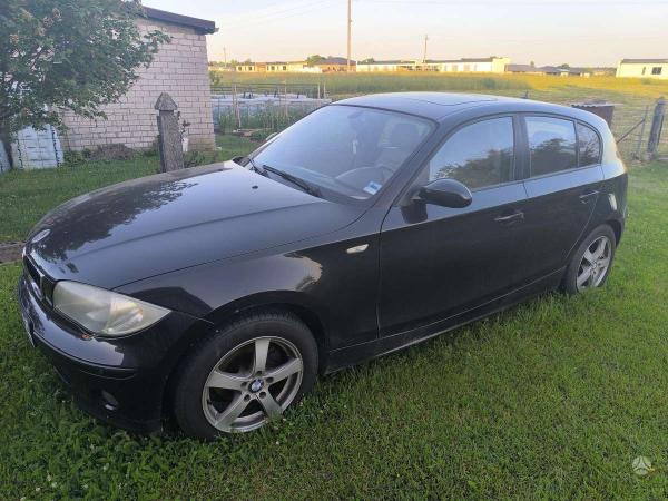 Black BMW 118 2005 in Plunge, with an engine capacity of 2.00 L and mileage of 243 thousand km for 1250 €, photo 1 on AUTOMOTO.COM.LV
