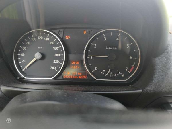Melns BMW 118 2005 Plungė, ar dzinēja tilpumu 2.00 L un nobraukumu 243 tūkst. km par 1250 €, foto 10 vietnē AUTOMOTO.COM.LV