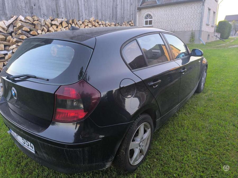Melns BMW 118 2005 Plungė, ar dzinēja tilpumu 2.00 L un nobraukumu 243 tūkst. km par 1250 €, foto 4 vietnē AUTOMOTO.COM.LV