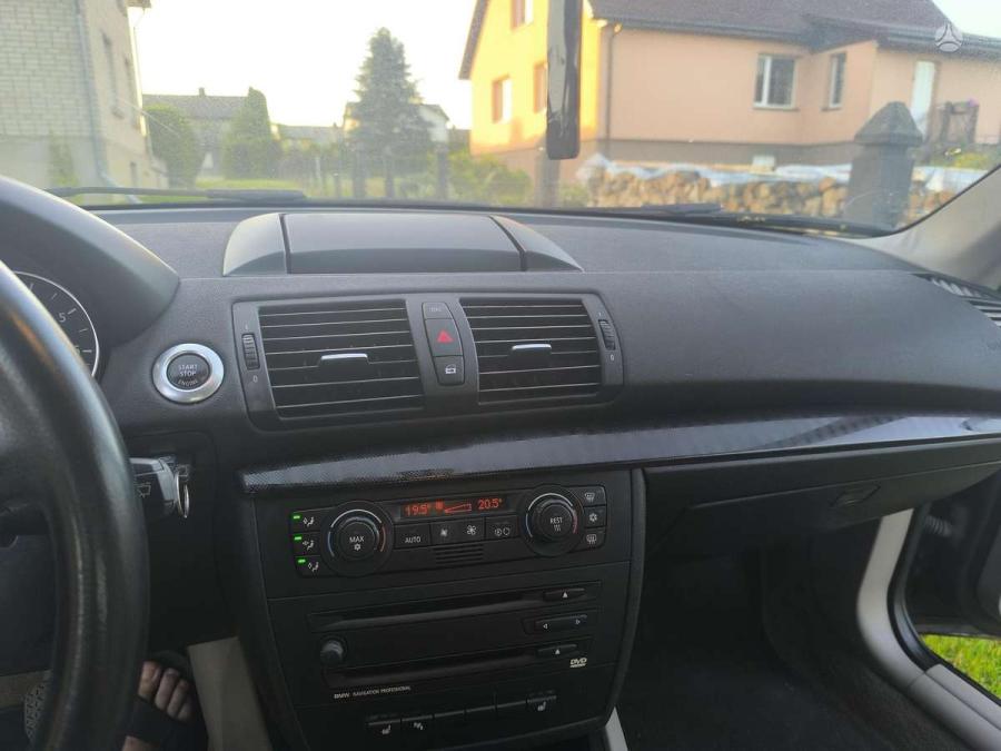 Melns BMW 118 2005 Plungė, ar dzinēja tilpumu 2.00 L un nobraukumu 243 tūkst. km par 1250 €, foto 7 vietnē AUTOMOTO.COM.LV